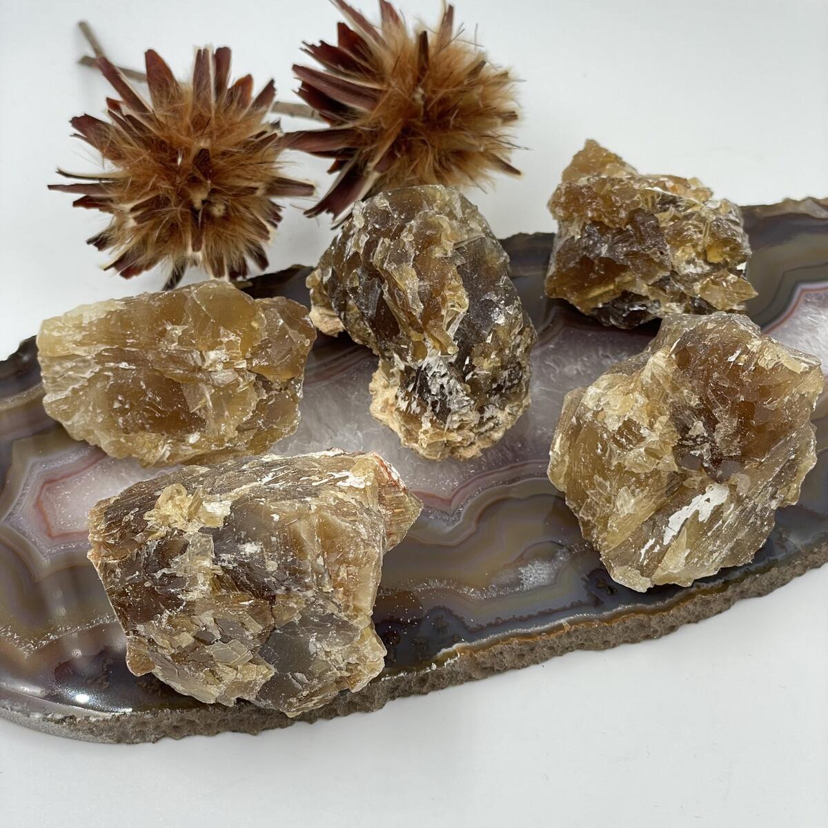 „Medaus” kalcitas, 50-100 gr. – GYVI KRISTALAI