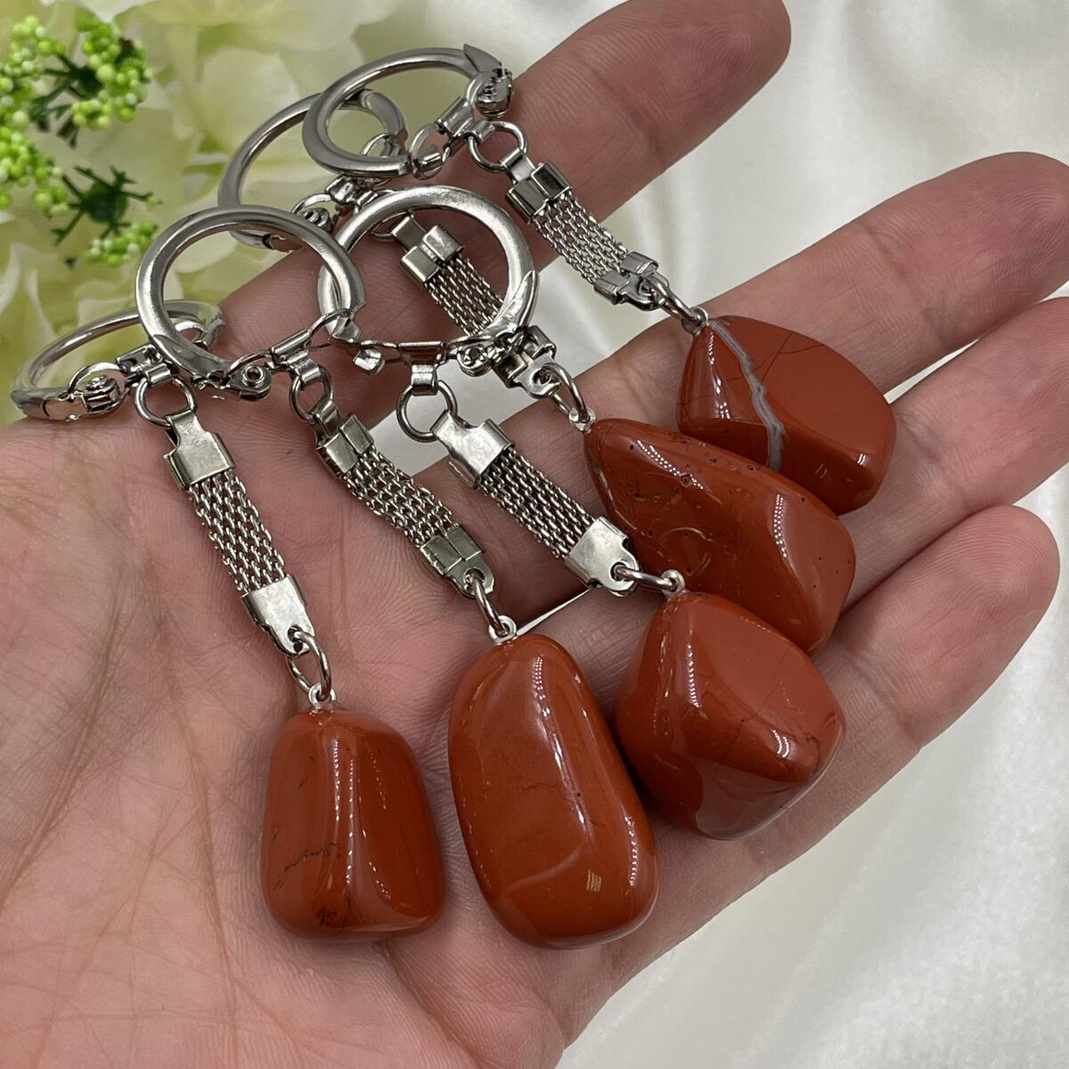 Raudono jaspio raktų pakabukas – GYVI KRISTALAI